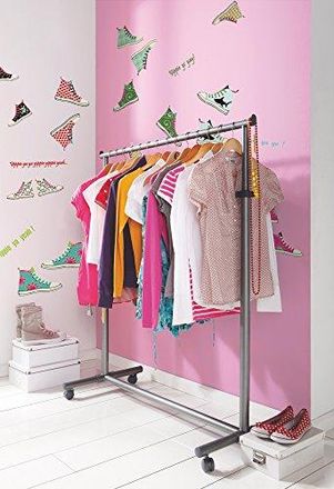 Komar Deco-Sticker SNEAKERS | 50 x 70 cm | Wandtattoo, Wandbild, Wandsticker, Wandaufkleber, Walltattoo, Turnschuhe, Chucks, Schuhe, Muster | 17044h