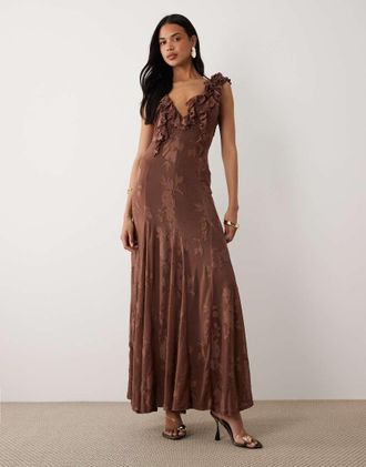 Asos Robe longue &agrave; volants et godets en tissu style d&eacute;vor&eacute; doux avec col V - Chocolat-Marron