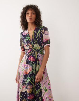 Hope & Ivy Midi-Freizeitkleid mit Blumenmustermix und Wickeldetail an der Brust-Navy
