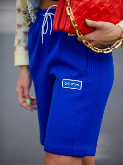 Tendance mode : ultra-populaire et devenu chic, le jogging se porte désormais en short