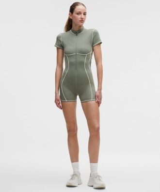lululemon Ultralu Contour-Seam Onesie 4 f&uuml;r Frauen - Gr&ouml;&szlig;e XS in Willow Leaf