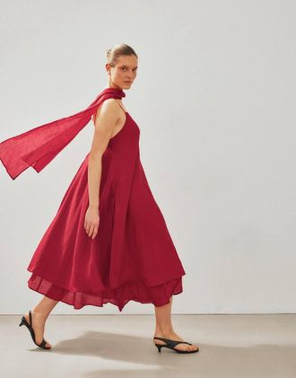 NA-KD Ramie - Robe mi-longue avec d&eacute;tail foulard - Rouge fonc&eacute;