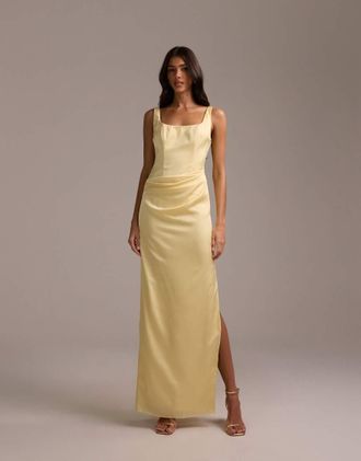 Asos Robe longue de demoiselle dhonneur en satin &agrave; encolure carr&eacute;e et jupe &agrave; superposition asym&eacute;trique - Citron-Jaune