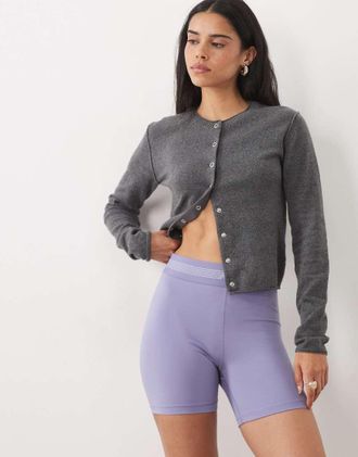 New Balance Ac - Figurbetonte Shorts in dunklem Rauchviolett, 5Zoll Schrittl&auml;nge-Lila