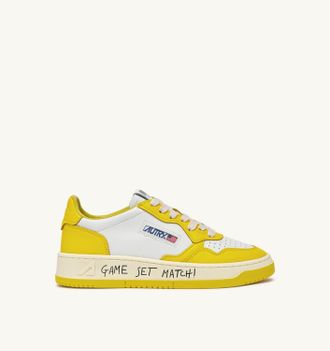 Autry BASKETS MEDALIST LOW EN CUIR BLANC ET SLICKER AVEC LETTERING