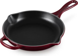 LE CREUSET Signature Gusseisen Brat- und Servierpfanne, Rund, &Oslash; 23 cm, F&uuml;r alle Herdarten inkl; induktion geeignet, 1,93 kg, Garnet, 20182239490422