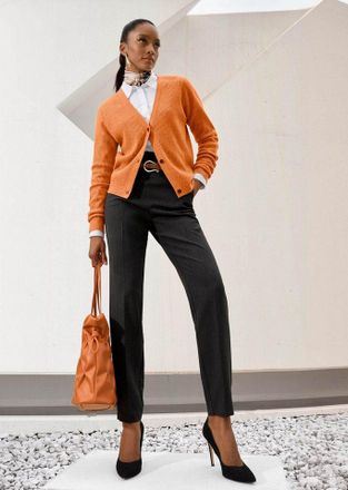 Madeleine Strickjacke Kaschmir Cardigan mit V-Ausschnitt Florales Design, individueller Kragen, durchgehende Kn&ouml;pfe