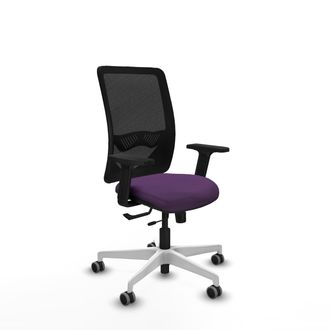 Piqueras y Crespo Stuhl mit Lendenverstellung Zulema mit 2D-Armlehnen, ausgestattet mit Syncro/Traslack und Schneideschaum, 65 mm Rollen, Parkett, Schwarz/Violett