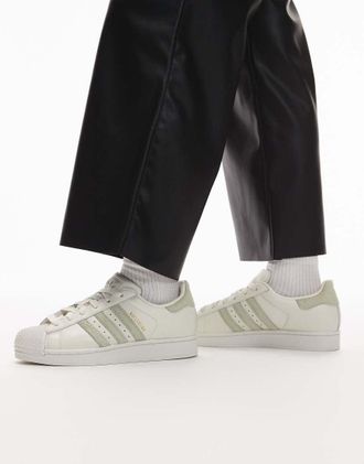 adidas Originals Superstar II - Baskets avec rayures effet poulain - Blanc et vert sauge