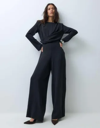 Asos Jumpsuit mit Schulterpolstern, langen &Auml;rmeln, gerafftem Oberteil und Wickeldetail in Schwarz