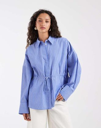 & Other Stories Hemd aus reiner Baumwolle in Blau gestreift mit geraffter Taille