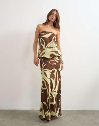 Topshop Satin-Maxikleid mit tiefer Taille, Blouson-Oberteil und Bandeau in Braun mit Blumenmuster