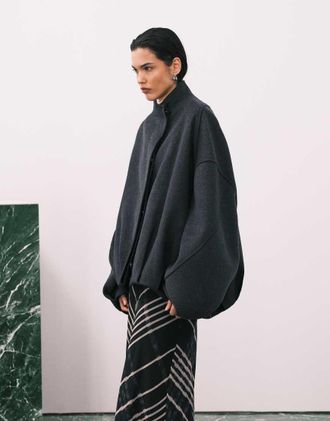 Asos Premium - Kurzer, formeller Mantel in Anthrazit mit Ballonsaum-Grau