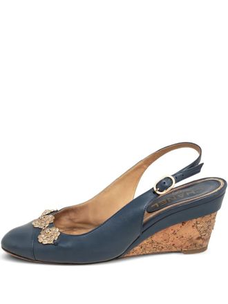 Chanel sandales compensées CC à bride arrière - Bleu
