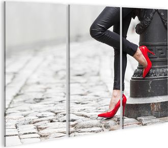 Islandburner Prime Bild auf Leinwand Frau mit roten Heels Pumps Kopfsteinpflaster in der Stadt Natur Bilder Wandbilder Poster