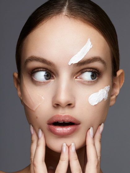 3 signes qui montrent que vous utilisez trop de cosmétiques sur votre peau