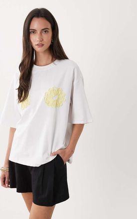SNDYS T-shirt oversize &agrave; fleurs jaunes brod&eacute;es - Blanc