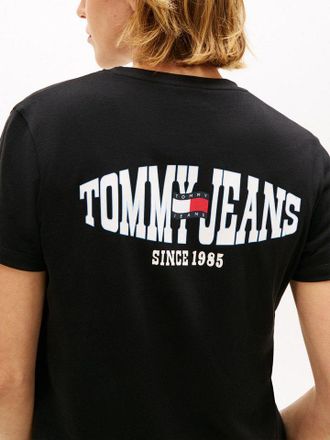 Tommy Jeans Kurzarmshirt TJW REG WAVY FLAG SS TEE EXT Tommy Flag-Badge auf Brust, Jersey aus reiner Baumwolle