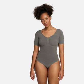 creamy fabrics T-Shirt Bodysuit Sculpting Shapewear mit String