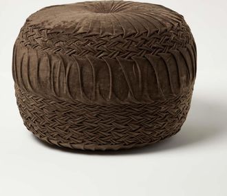 Homescapes Sofia Flecht-Hocker plissiert Schoko 50x35 cm, Samt-Pouf braun, Sitzpouf rund mit Sitzsack-Füllung