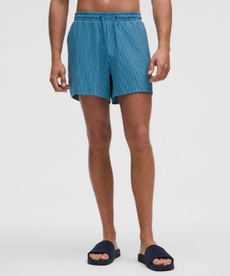 lululemon Strukturierte Schwimmshorts Ohne Liner für Männer - 13 cm - Größe 2XL in Simple Stripe Washed Blue Chalk Blue