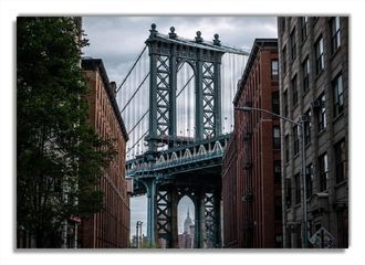 Wallario selbstklebendes Poster - Br&uuml;cke zwischen H&auml;usern, Aufkleber in Premiumqualit&auml;t, Klebefolie Gr&ouml;&szlig;e: 70 x 100 cm (Riesenposter)