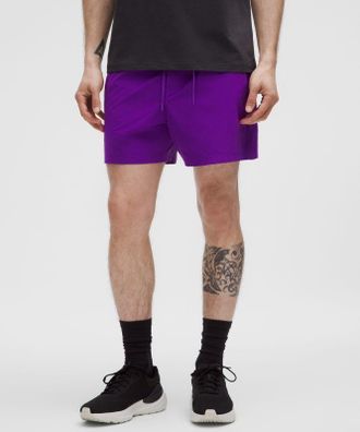 lululemon Zeroed In Shorts ohne Liner für Männer - 13 cm - Größe 2XL in College Purple