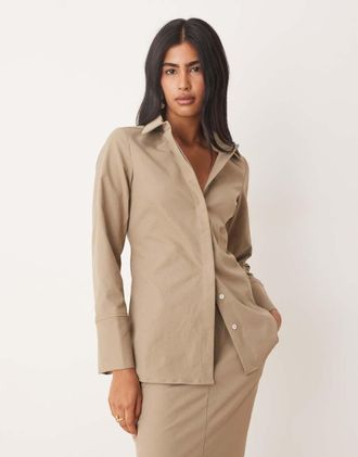 Pretty Lavish Chemise densemble cintr&eacute;e - Taupe-Neutre