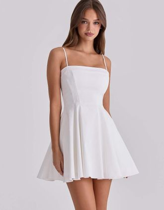 House of CB Dolly - Robe d&eacute;t&eacute; courte &eacute;vas&eacute;e en coton - Blanc