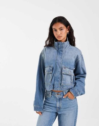 Tommy Jeans Utility-Jeansjacke in mittlerer Waschung mit Kapuze-Blau