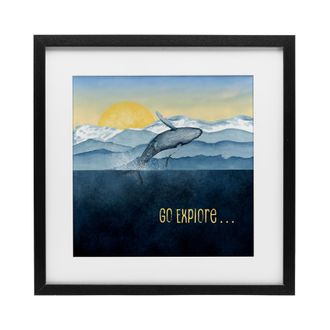 Stupell Industries Go Explore Whale Breach White Gerahmter Druck unter Glas, Design von Brett Blumenthal, 40,6 x 40,6 cm