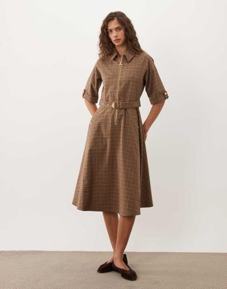Barbour Carville Midikleid mit kurzen &Auml;rmeln, Tartan-Karo, Rei&szlig;verschluss und G&uuml;rtel in Braun
