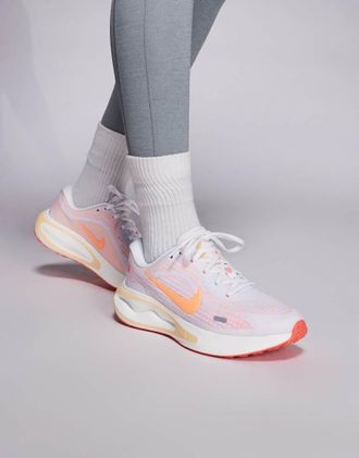 Nike Journey - Lauf-Sneaker in Wollwei&szlig; und Orange