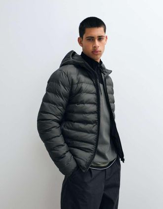 Fred Perry wattierte Kapuzen-Pufferjacke in Khaki-Gr&uuml;n