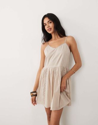 Iisla & Bird Robe courte avec bordure &agrave; picots - Taupe-Neutral