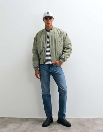 Weekday Bomberjacke mit gerafften &Auml;rmeln und R&uuml;ckendetail in Khaki-Gr&uuml;n