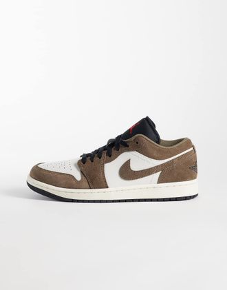 Nike Jordan Nike Air Jordan 1 Low Sneaker in Wollwei&szlig; und braunem Wildleder