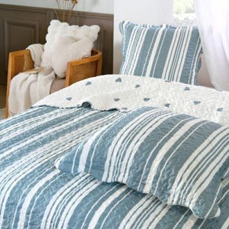 Lovely Casa Couvre lit boutis r&eacute;versible avec 2 taies doreiller 65x65cm