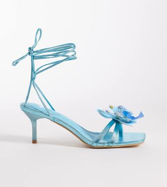 KAIIA Exklusiv - Riemchen-Sandaletten im 2000er-Stil in Aqua mit Orchideen-Design und Strassverzierung-Blau