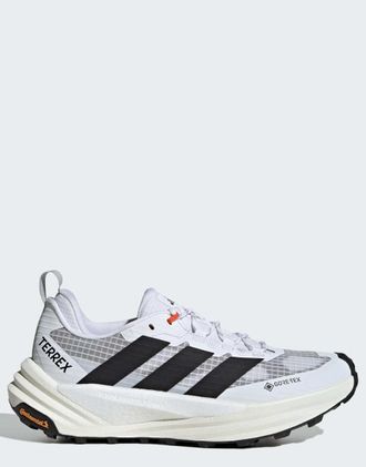 adidas adidas Performance Terrex freehiker 3 low Gore-Tex Wandersneaker in Wei&szlig; und Schwarz