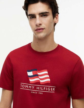 Tommy Hilfiger T-shirt en jersey avec appliqu&eacute; drapeau ondul&eacute; - Rouge