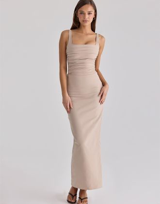 House of CB Calandra - Gerafftes Maxikleid aus Stretch-Kreppstoff in Taupe-Wei&szlig;