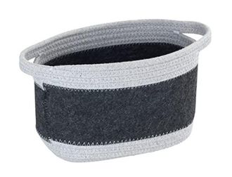 WENKO Filzkorb Bea M, Korb mit zwei wei&szlig;en Griffen, gefertigt aus recyceltem Polyesterfilz in Dunkelgrau abgesetzt mit wei&szlig;em Flechtdesign, 80% Polyester / 