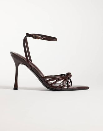 Simmi London Simmi London Deja Sandalen mit Absatz und Knotendetail in braunem PU