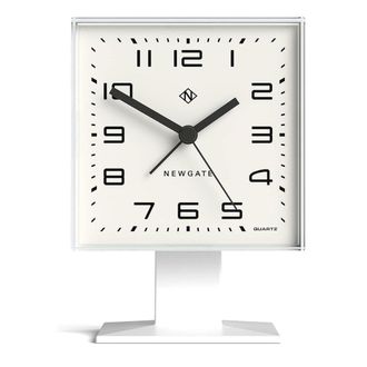 Newgate Watches Victor wecker | Quadratisches w&uuml;rfel Design | Wei&szlig; | Ideal f&uuml;r nachttisch, Schreibtisch oder Regal | Retro Accessoires f&uuml;r Schlafzimmer und b&uuml;ro