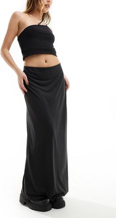 Weekday Signe - Jupe mi-longue drapée - Noir