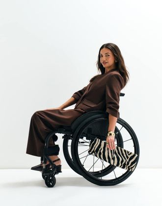 Asos ASOS ADAPTIVE pantalon &agrave; taille ajustable et taille &eacute;lastiqu&eacute;e couleur chocolat-Marron