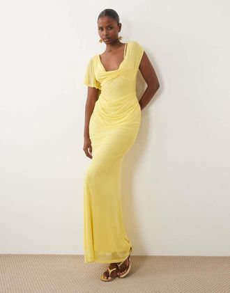 Asos robe longue en tulle drap&eacute;e &agrave; manche asym&eacute;trique couleur citron-Jaune