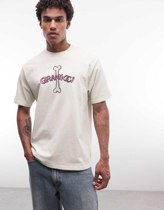 Gramicci T-Shirt mit Grafikprint und Knochenmotiv in Ecru-Wei&szlig;