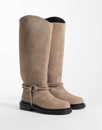 Asos Carmella Stiefel mit Boho-Besatz in sandfarbenem Wildleder bis zum Knie-Blond